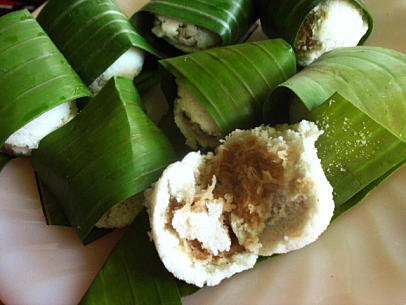 bicol express: PUTO NA MAY BUKAYO (rice puto)